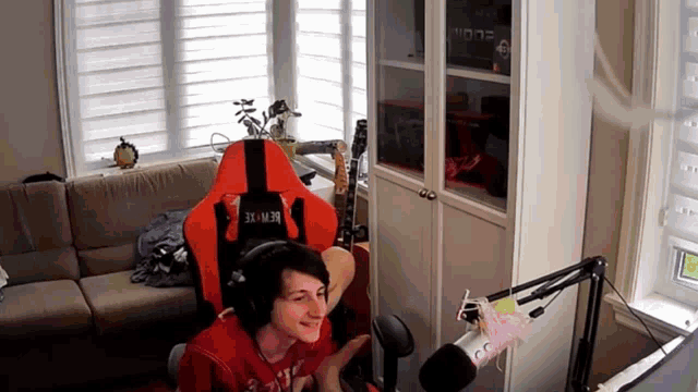 Falling Oops GIF - Falling Oops Fall - Discover & Share GIFs