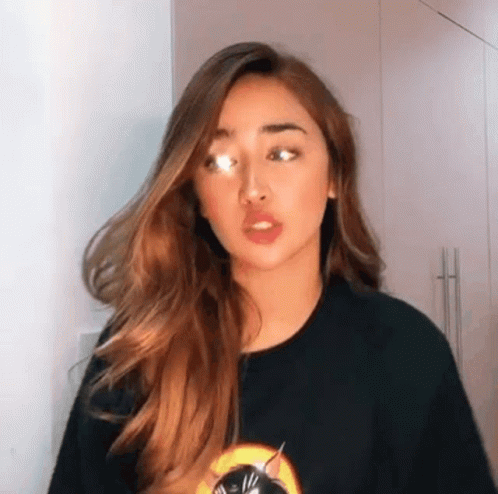 Edi Wow Vlogger GIF - Edi Wow Vlogger Riva Quenery - Discover & Share GIFs