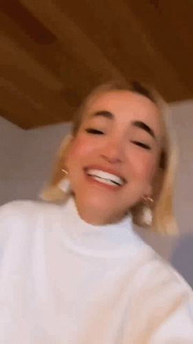 Manu Gavassi GIF - Manu Gavassi - Discover & Share GIFs