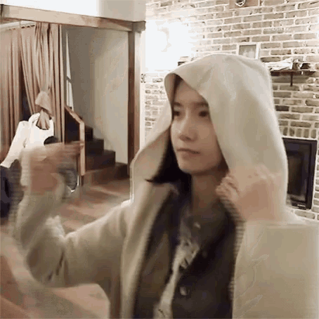 Im Yoona Arranging GIF - Im Yoona Arranging Yoona - Discover & Share GIFs