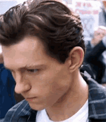 Spider Man Peter Parker Gif - Spider Man Peter Parker Walking