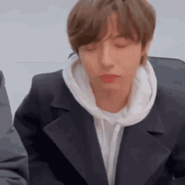 Byuntear React GIF - Byuntear React Jade - Discover & Share GIFs