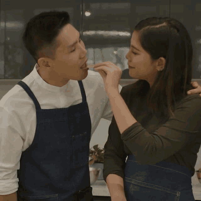 Feeding Bustle Feeding Bustle Lovely Couple Discover And Share S